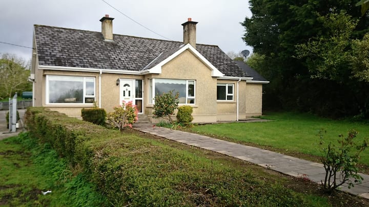 Farmhouse  In A Rural Setting . Sleeps 9 . - Letterkenny