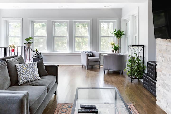 Huge Sunlit Gem, Free Parking, No Cleaning Fee - Chicago, IL