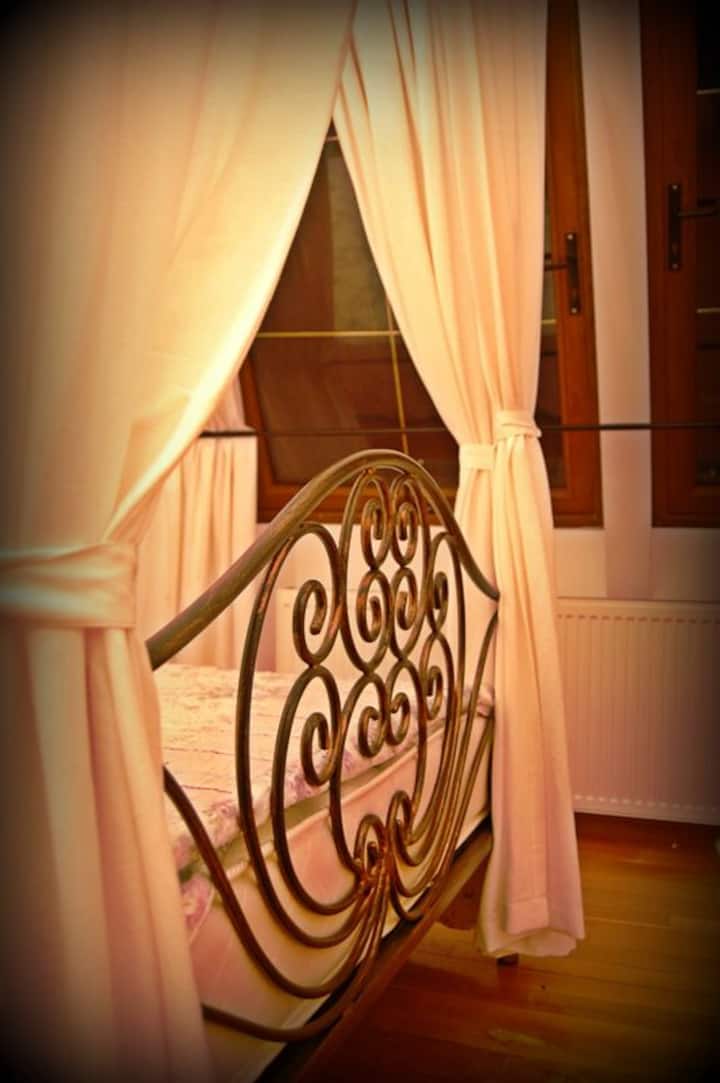 Bucharest Boutique Accommodation - Istanbul Room - Bucarest
