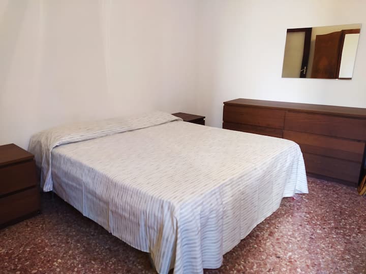 In Centro Città. Appartamento Per Sei Persone - Cagliari