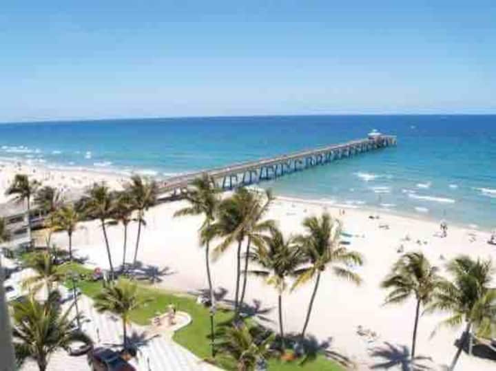 The Cove Beach House: 1.4 Mi Walk To The Beach! - Deerfield Beach, FL