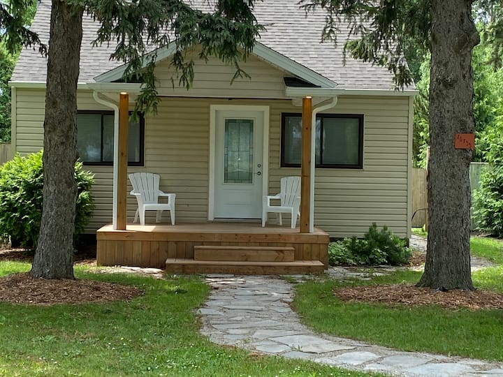 Quaint Sandpoint Beach Getaway - Windsor