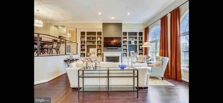 Elegant Potomac Townhouse - Rockville, MD