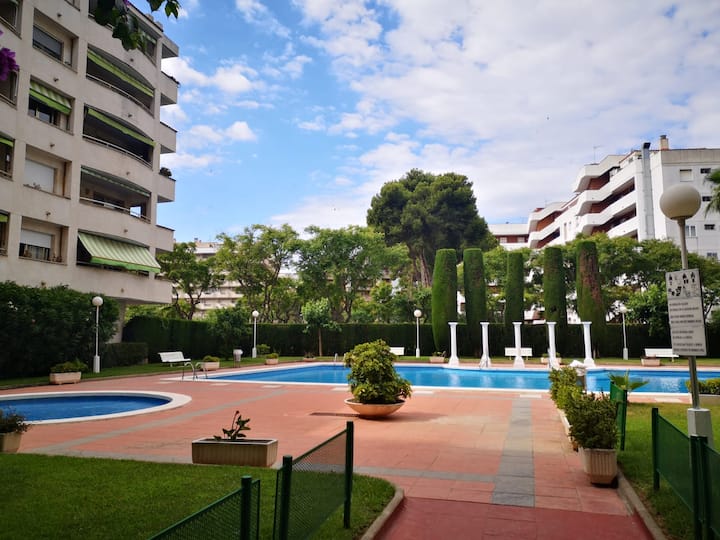 Apartamento En Salou Con Terraza Y Piscina - Salou