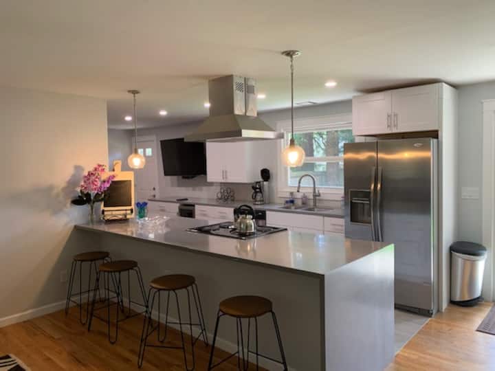 Lovely Home In Lake Oswego - Wilsonville, OR