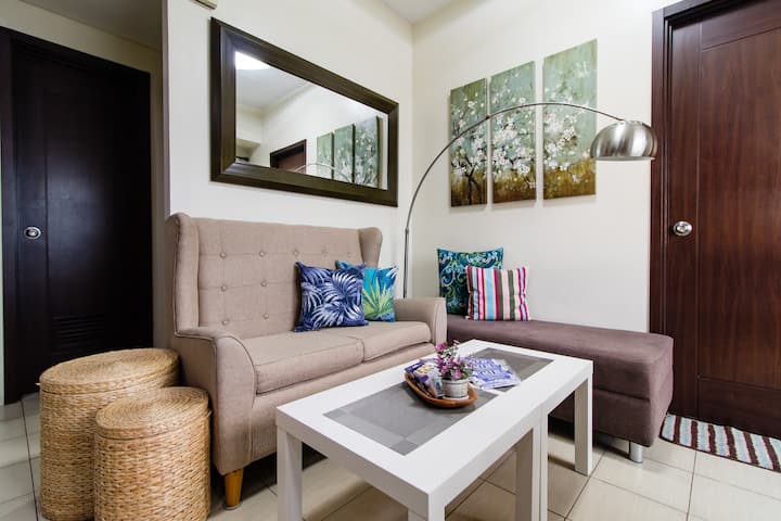 Cozy 2br W/ Panoramic City View & Highspeed Wifi - Makati