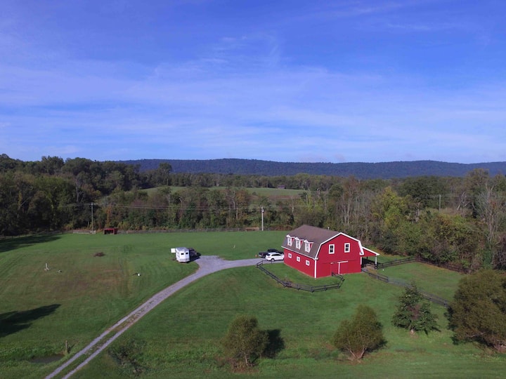 The Barn Life - Waterford, VA