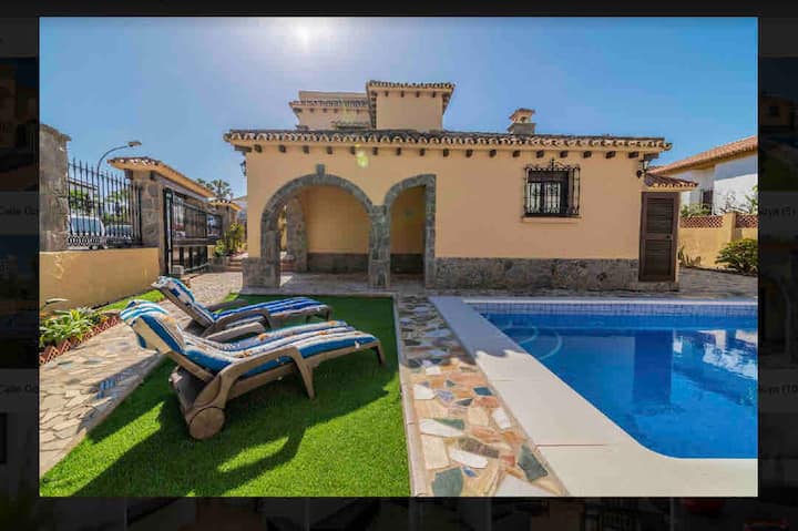 Preciosa Villa A Pie De Playa En Benalmadena Costa - Benalmádena