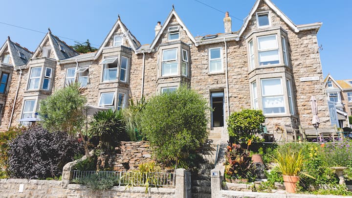 Treloweth, A Large Family Home With Sea Views, Parking And Outside Space, Free Wifi. - St Ives