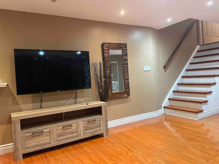 Cozy Basement Apartment At Central Mississauga - Mississauga