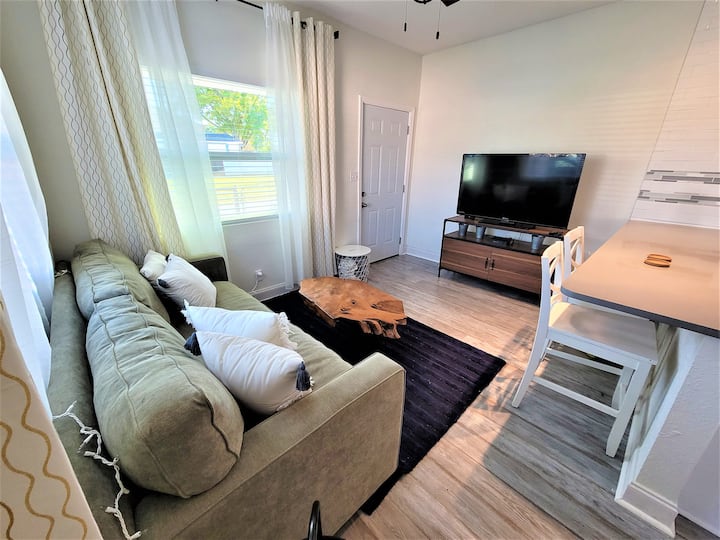 Cozy Little Shotgun In Central Tampa! - Tampa, FL