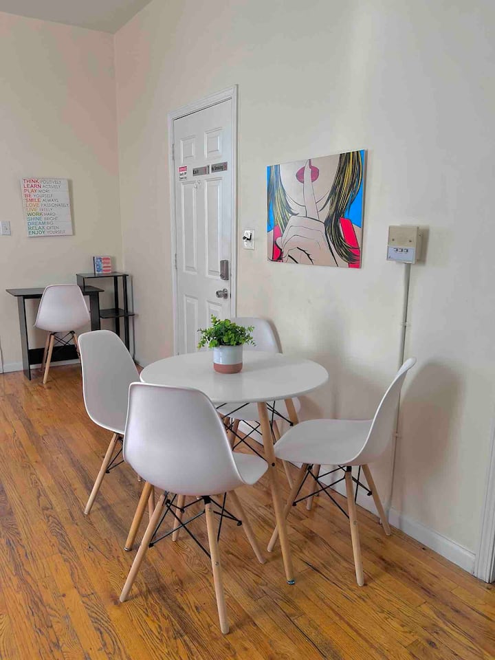 K13. Best Location, Next To Downtown - Chicago