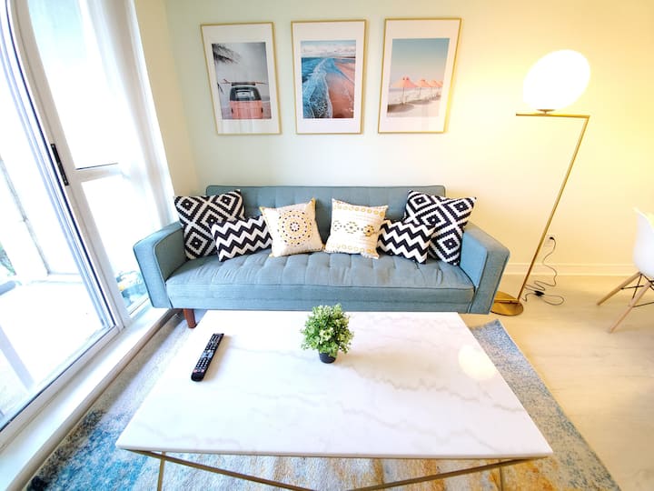 Very Walkable Excellent Transit Condo - Toronto