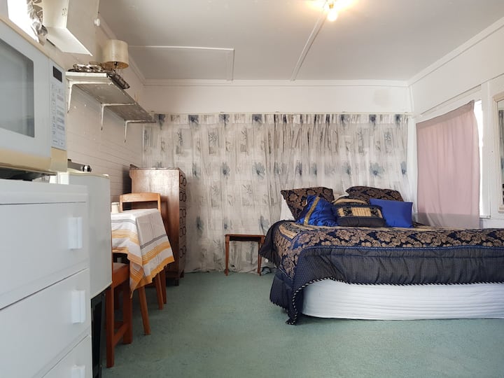 Self Contained Batch - Lake Taupo