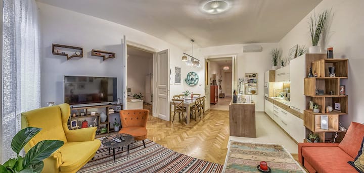 A Central, Spacious, Bohemian Retreat - Budapest