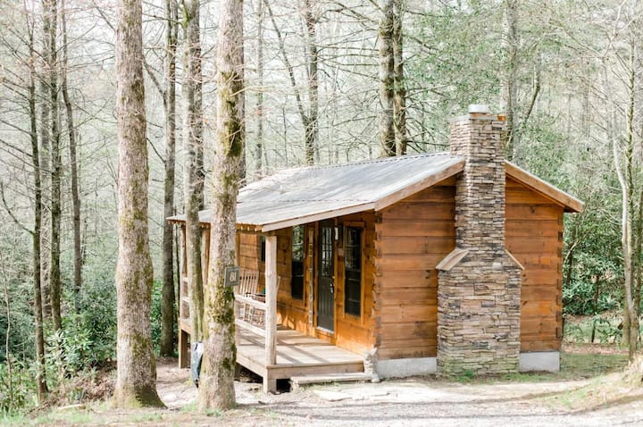 Cozy Cabin Nestled In The Woods - Highlands, NC