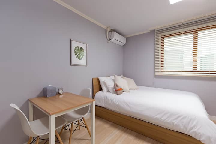 A Calm & Fresh Doubleroom@daehangno - Seoul
