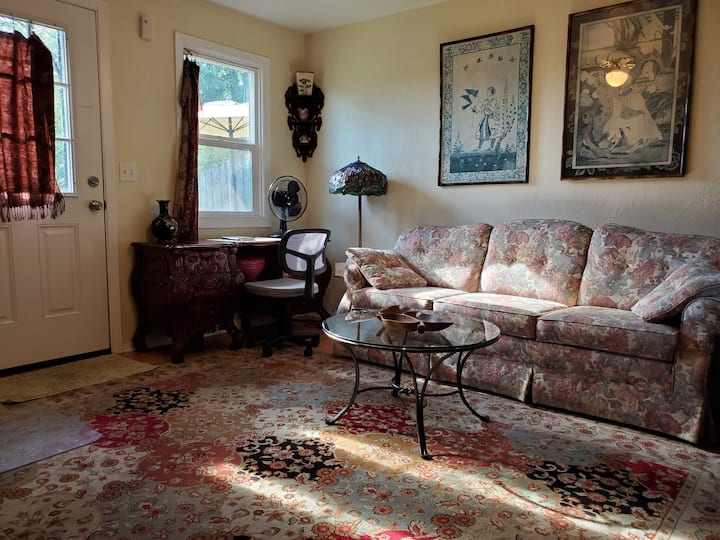Livingroom/kitchenette/bdrm/bath-quiet Street/area - Eugene, OR