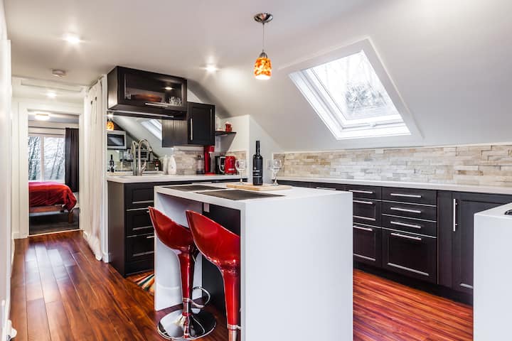 Bright Lynn Valley Private Loft In North Van - North Vancouver