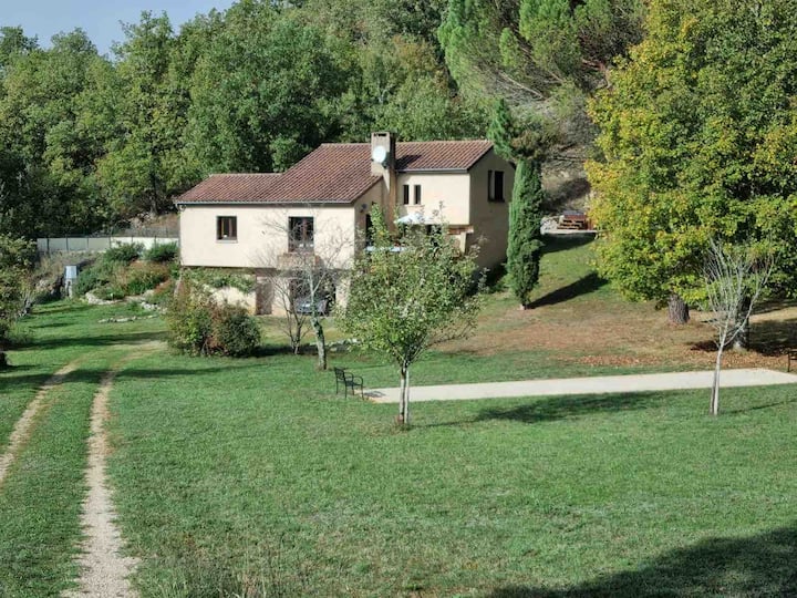 Lot Valley - Hidden Gem For Peaceful Getaways - Saint-Cirq-Lapopie