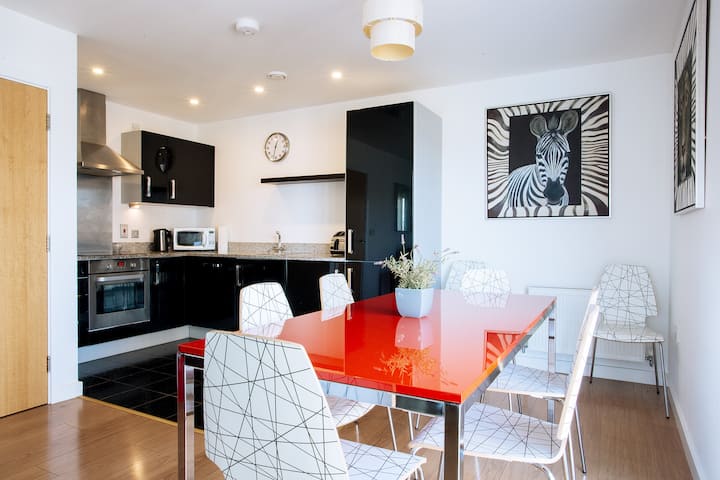 3 Bedr Riverfront Apartment Near Excel, O2 R:090 - London