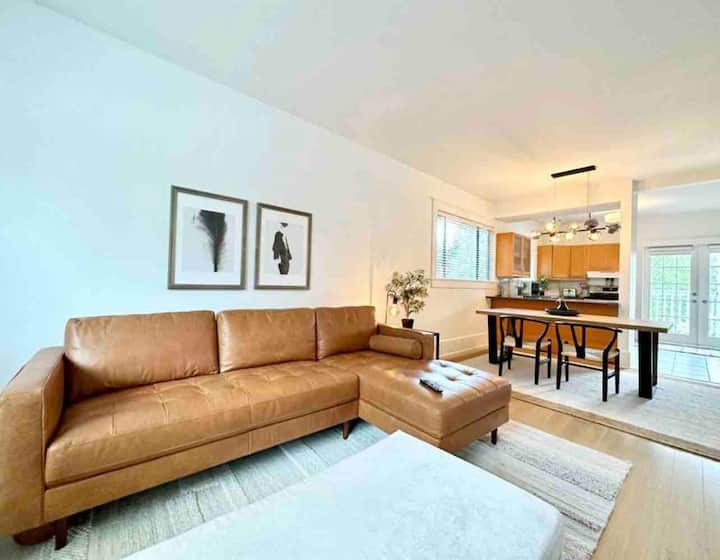 Beautiful Designer Home In Kits - Vancouver