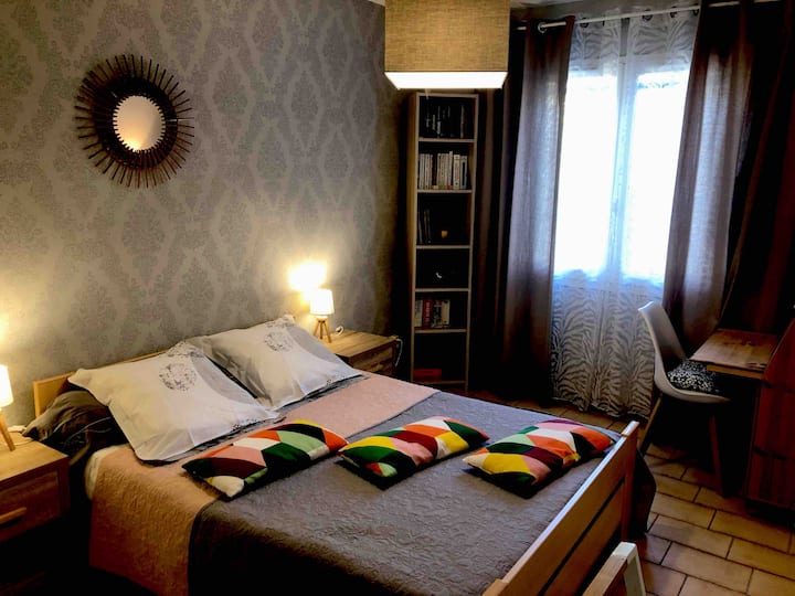 Chambres Indépendantes Avec Cuisine Et Extérieur - Arlés