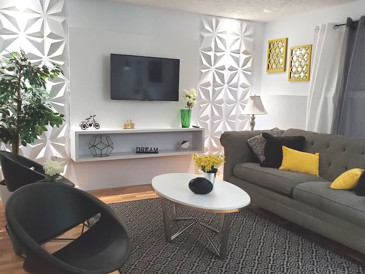 Wow! Yellow Dream - Enjoy New Stylish & Modern Apt - Moncton