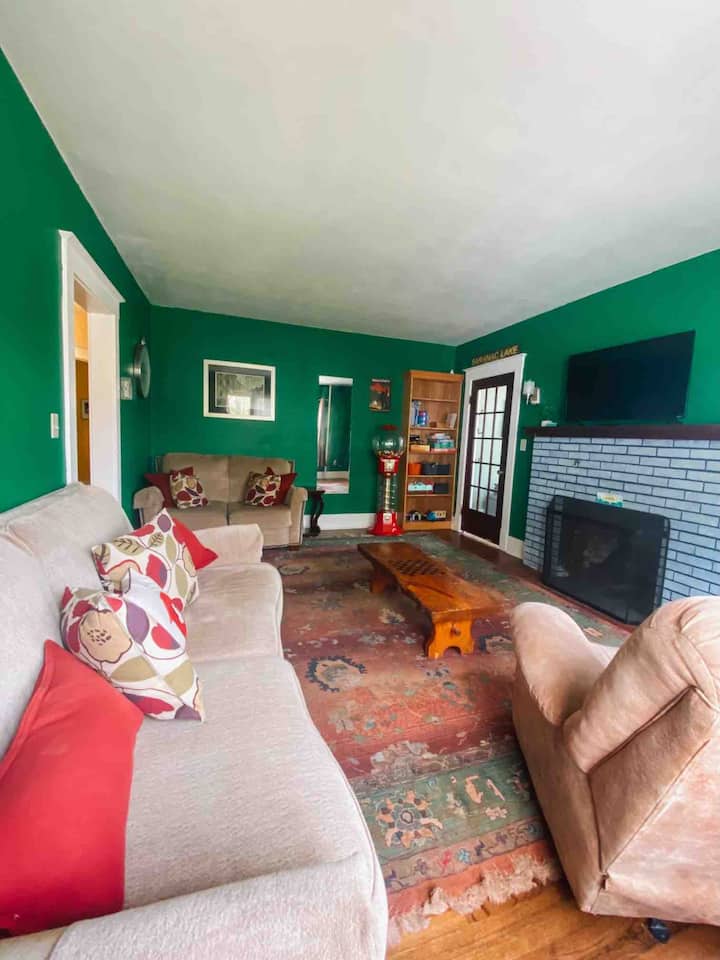 Minute Walk From Beautiful Downtown Saranac Lake - Saranac Lake, NY