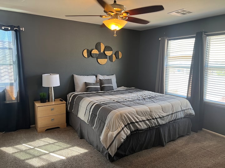 Quiet House Near The Strip - Las Vegas, NV