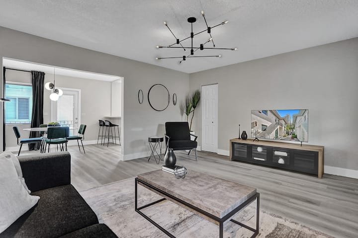 Soho Suite | Free Parking | Resort Passes Avail - Isle of Normandy, FL