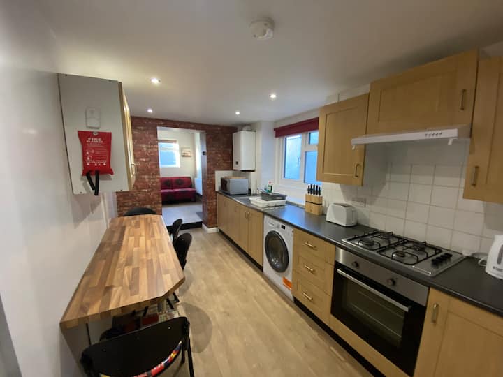 Modern Townhouse In Centre Of Swansea - The Mumbles