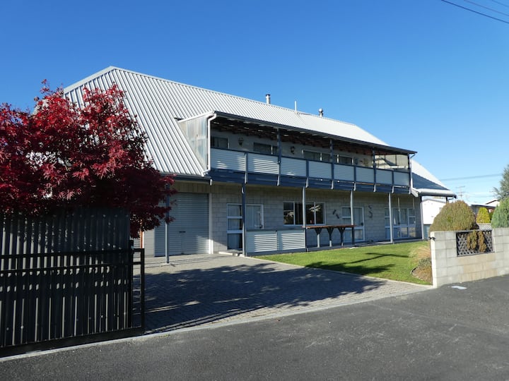 Mackenzie Lodge - Twizel