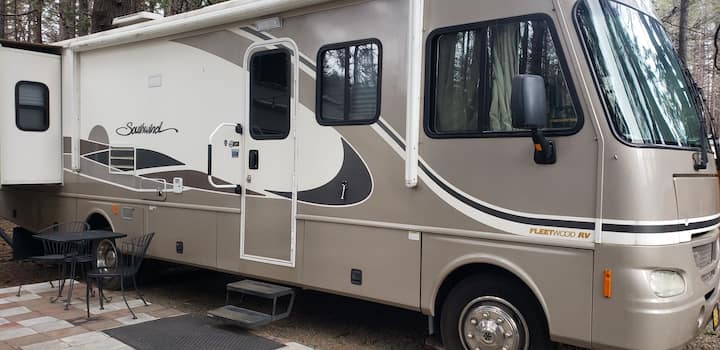 Glamping At Its Finest 1-bedroom Rv On 10 Acres - Oregon