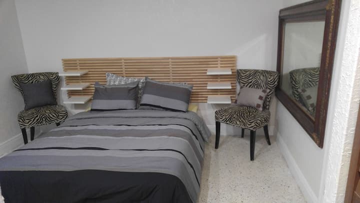 Winwood Neighbor
Lovely 1 Bedroom 1 Bath Apartment Right Next To Winwood - Miami