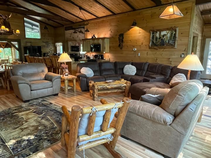 New Games Added! Spacious Lodge, Theater Rm, Nfl Sunday, 2 Pools, & Fishingpond - Pigeon Forge, TN