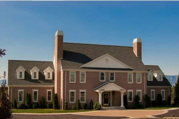 Colonial Mansion On 2 Acres, Sleeps 15+ - Tony Grove Lake, UT