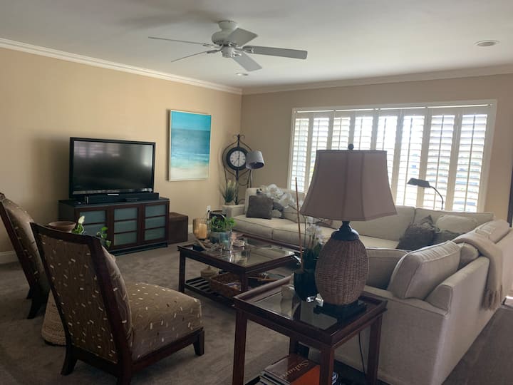 Fabulous Downtown Naples Condo - Walk To Beaches - Naples, FL
