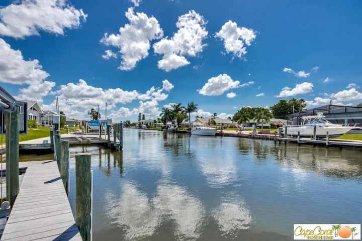 Location! No Bridges, No Locks-fabulous Sunsets - Cape Coral, FL