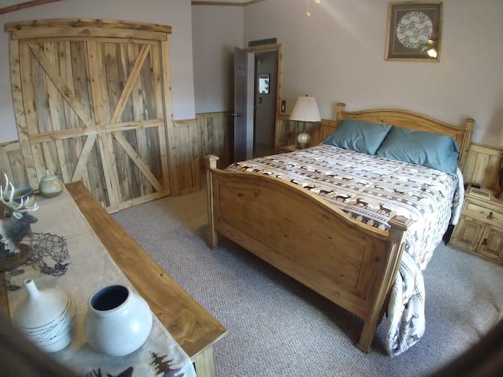 Desert Serenity Northwestern Room - Moab, UT