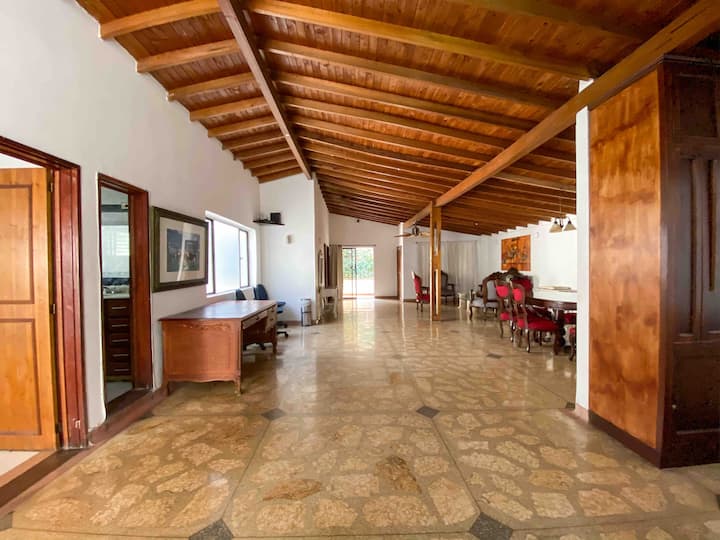 Casa Grande Y Cómoda Con Ac Cuarto Principal - コロンビー メデジン