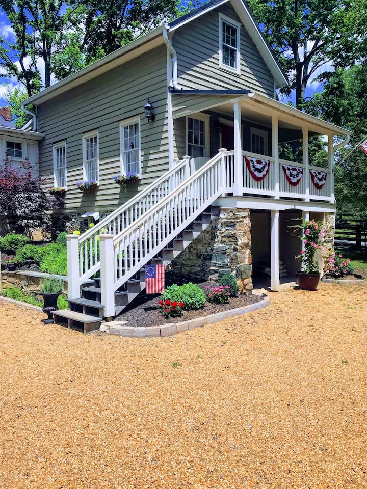 Updated And Cozy Farmhouse - Leesburg, VA