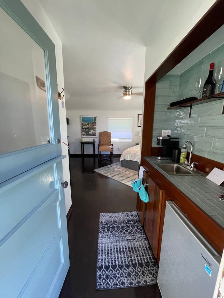 Breezy Private Studio In La Jolla - San Diego, CA