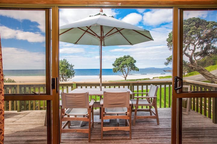 Sandy Bay Beachfront - Holiday Home - Hikurangi