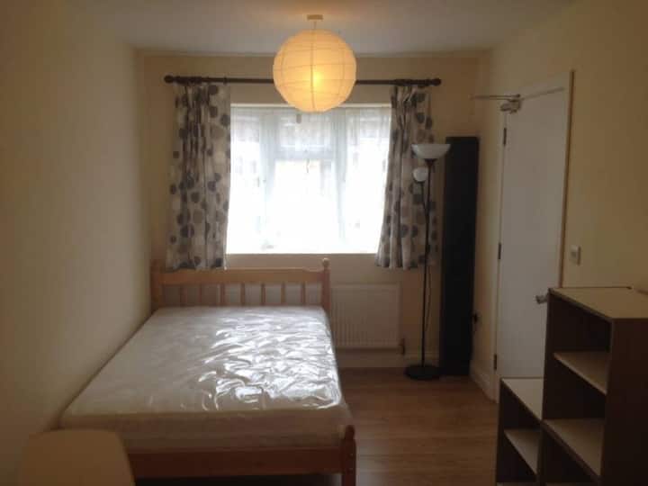 New Build En-suit Double Bed - Cambrige (UK)