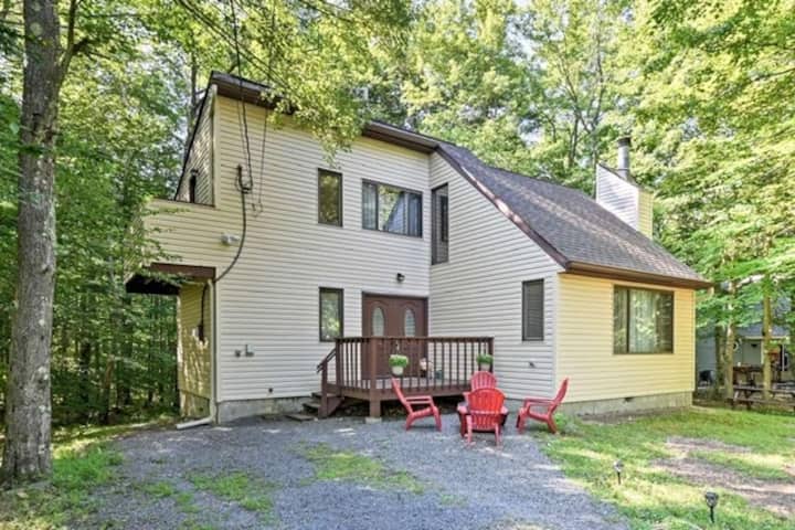 Newly Renovated Arrowhead Lake Escape - Pocono Pines, PA