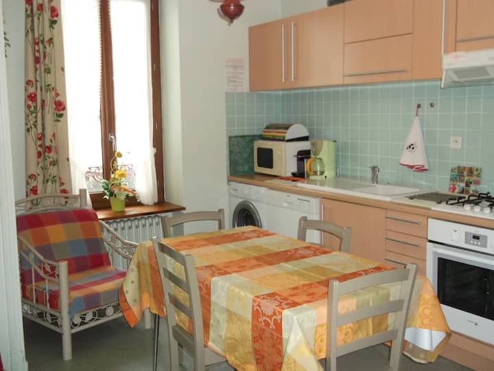 Villa Eugenie-linge De Lits Et Toilette Fourni. - La Bourboule