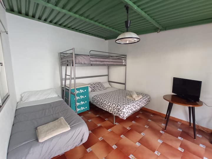 Habitación Céntrica En Casa Con Terraza, 1km Playa - Málaga