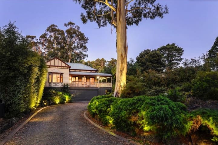 Snow, River, Bike Trails & Farm On Your Door Step! - Warburton