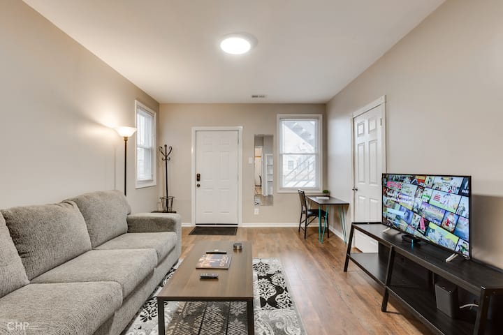 Logan Sq / Wicker Pk, Steps From Train - Chicago